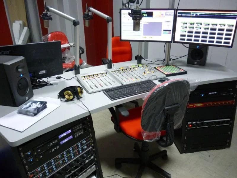 RADIO STUDIO TURNKEY SOLUTION - Broadcast Eletec